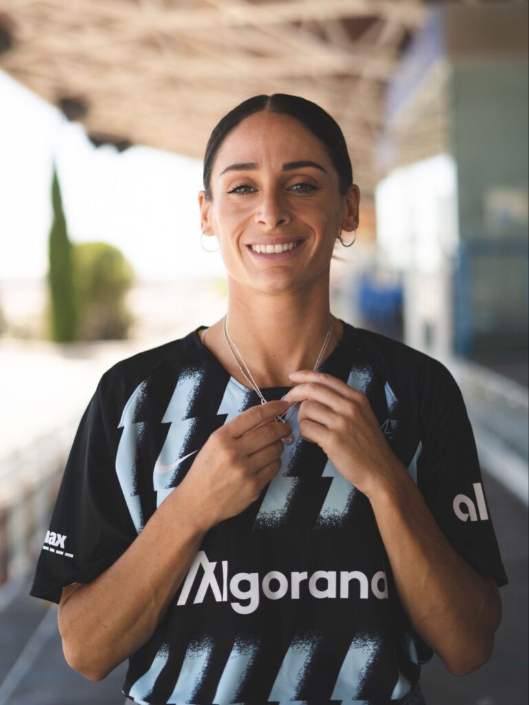 Le compagnon d'Esther González : l'incroyable histoire de leur rencontre.